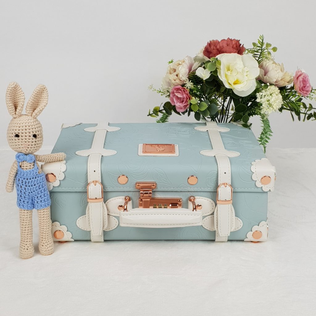 Little Luxury Baby Boy Organic Gift Hamper - naturalbabybox.co.uk Little Luxury Baby Boy Organic Gift Hamper - naturalbabybox.co.uk